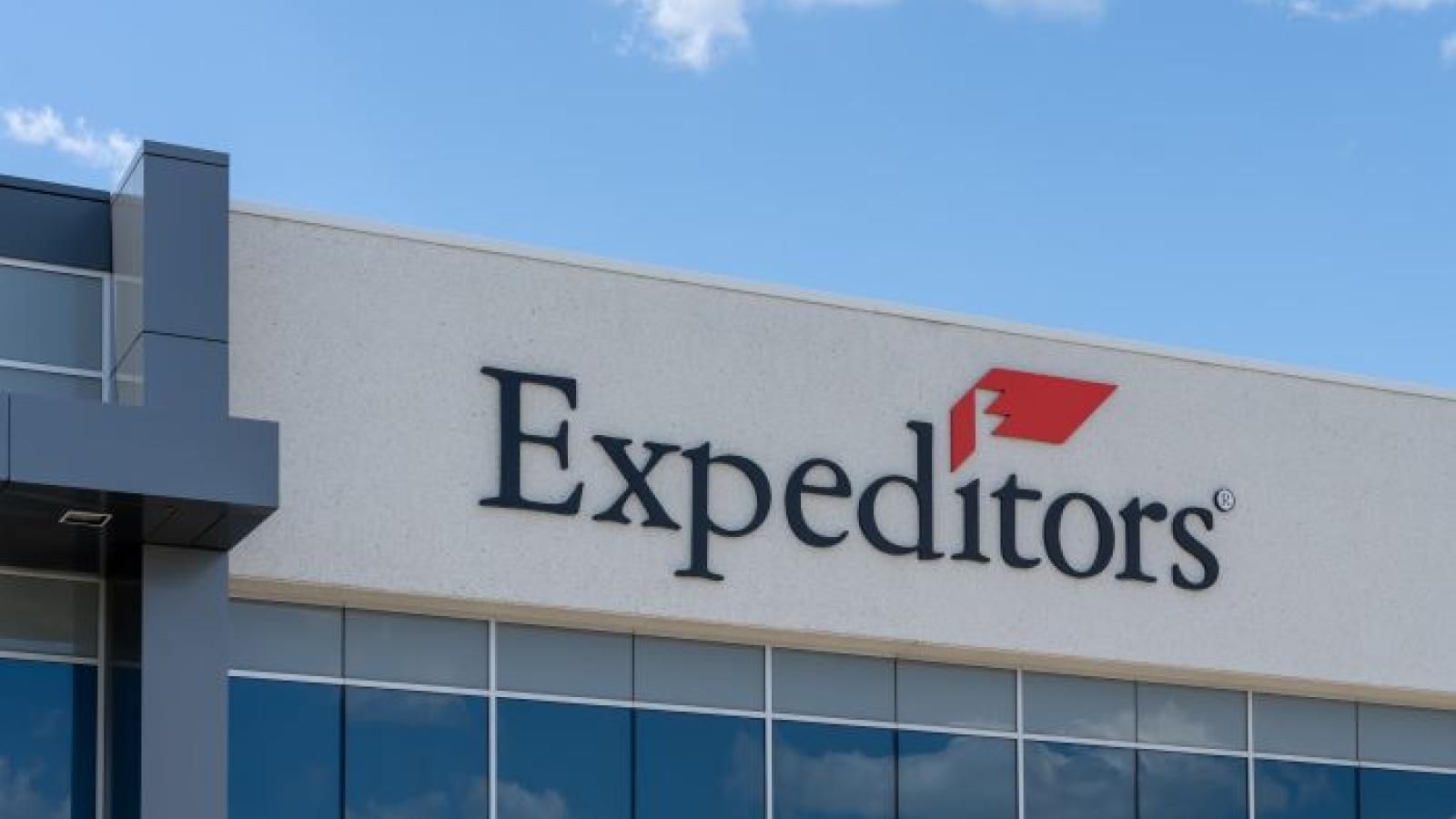 Expeditors expects air, ocean rates to continue falling into 2023 ...